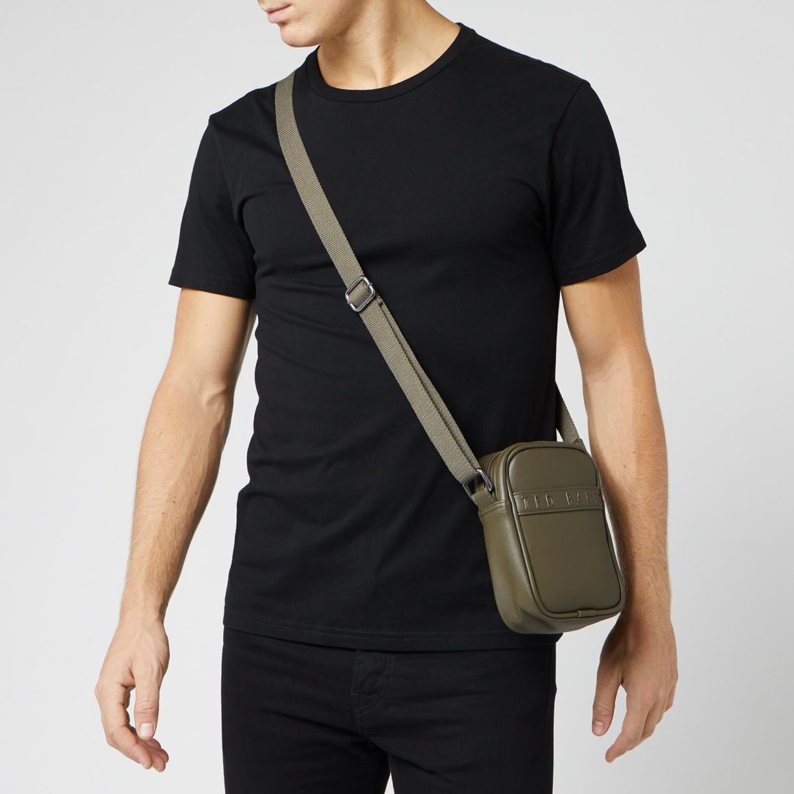 Different Styles of Men’s Flight Bags – The Streets | Fashion and Music