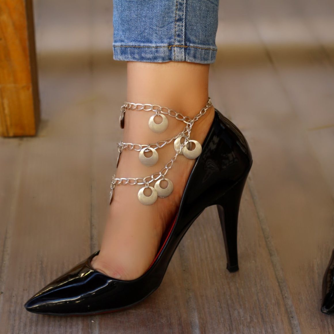 The Joy of Wearing Ankle Bracelets – The Streets | Fashion and Music